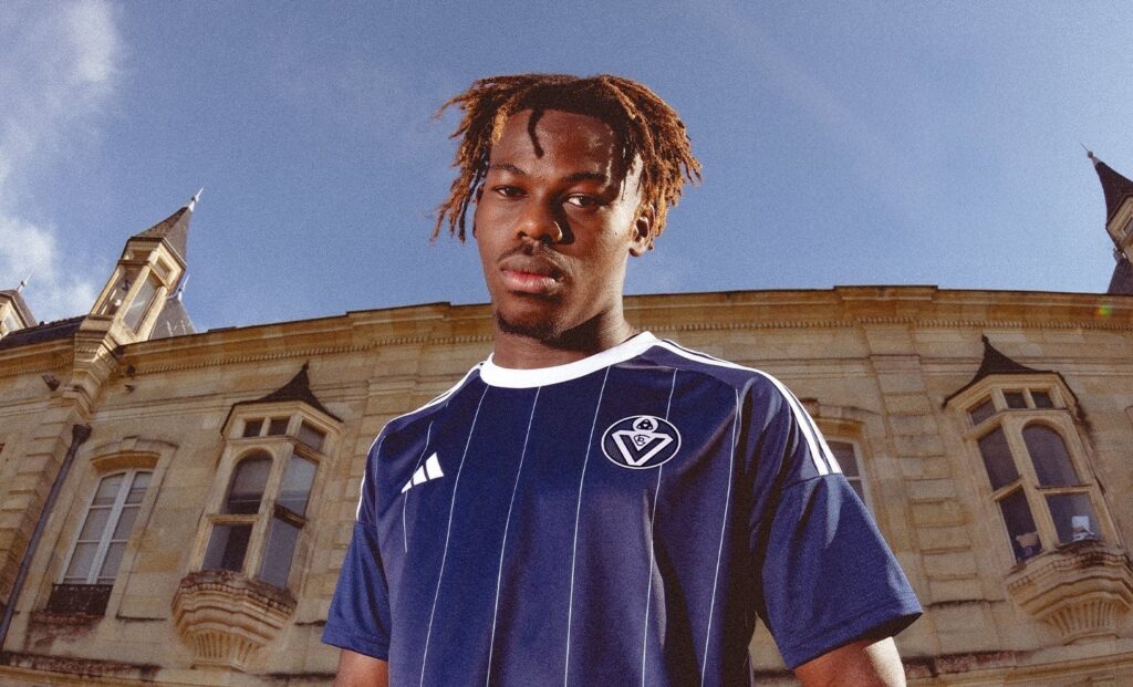 Le FC Girondins de Bordeaux présente un nouveau maillot - Tellement Foot